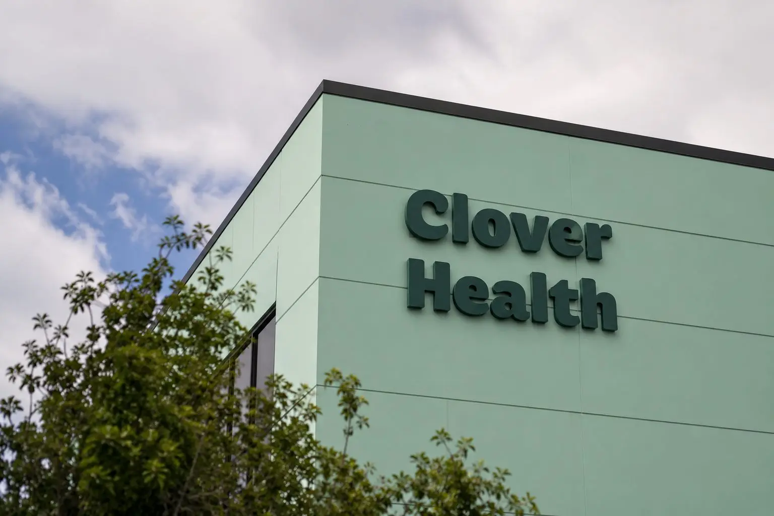 Clover Health Surges as CMS Upgrade Boosts 2027 Outlook | StockTi