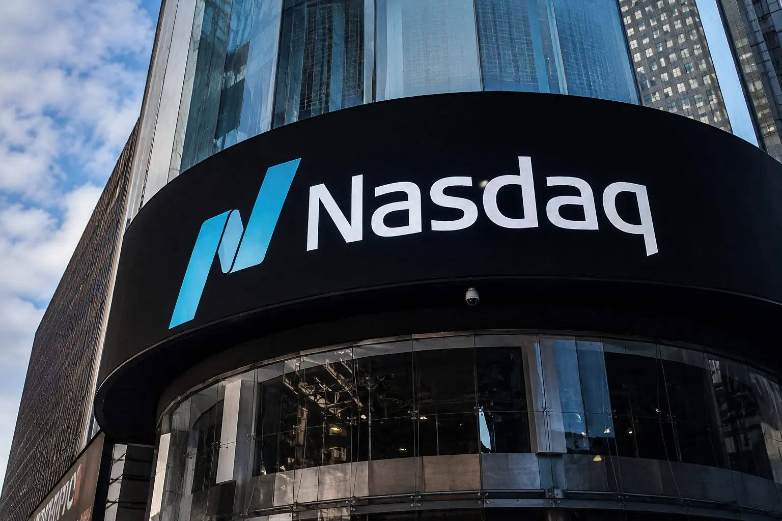 Wall Street Tumbles as Hot Jobs Data Dashes Rate Cut Hopes | StockTi